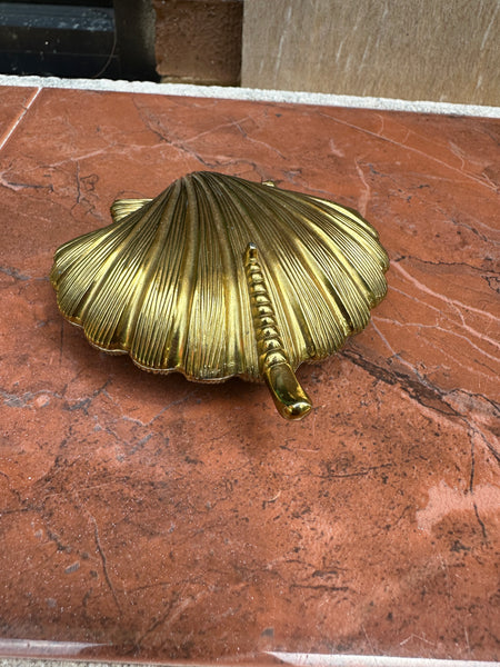 Brass Seashell Compact With Latch – Fig House Vintage